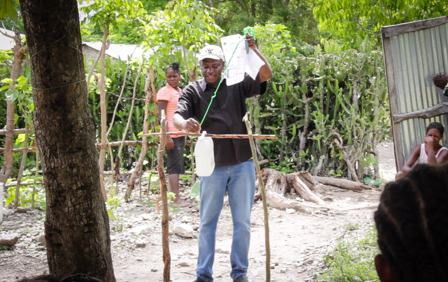 Tippy Taps: Simple, Sustainable Hand Washing Solutions - Hôpital Albert ...